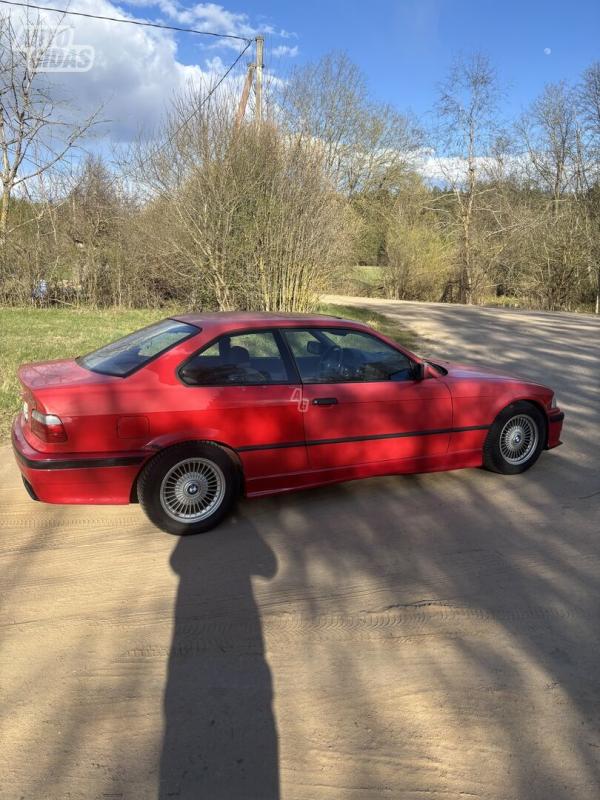 Red BMW 318 1993 in Moletai, with an engine capacity of 1.80 L and mileage of 262 thousand km for 2950 €, photo 5 on AUTOMOTO.COM.LV