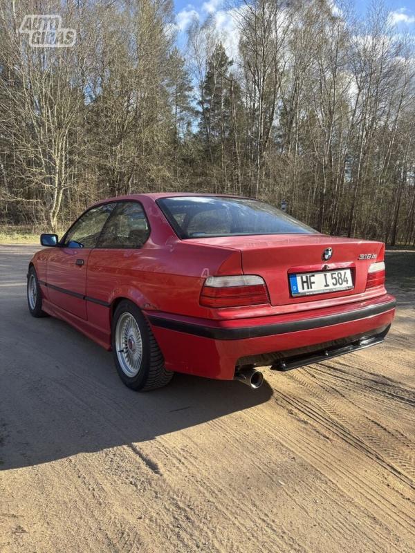 Red BMW 318 1993 in Moletai, with an engine capacity of 1.80 L and mileage of 262 thousand km for 2950 €, photo 6 on AUTOMOTO.COM.LV