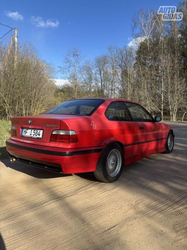 Red BMW 318 1993 in Moletai, with an engine capacity of 1.80 L and mileage of 262 thousand km for 2950 €, photo 7 on AUTOMOTO.COM.LV