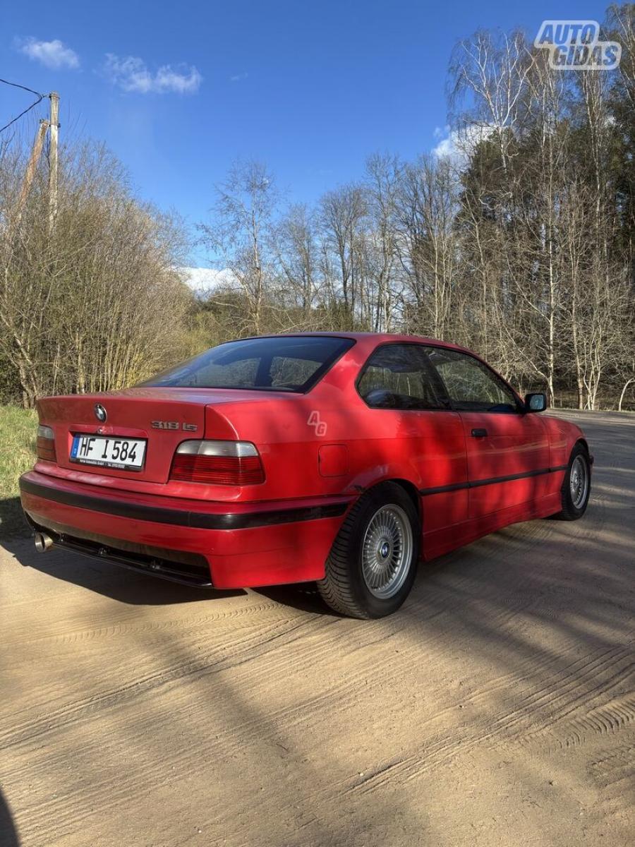 Red BMW 318 1993 in Moletai, with an engine capacity of 1.80 L and mileage of 262 thousand km for 2950 €, photo 8 on AUTOMOTO.COM.LV