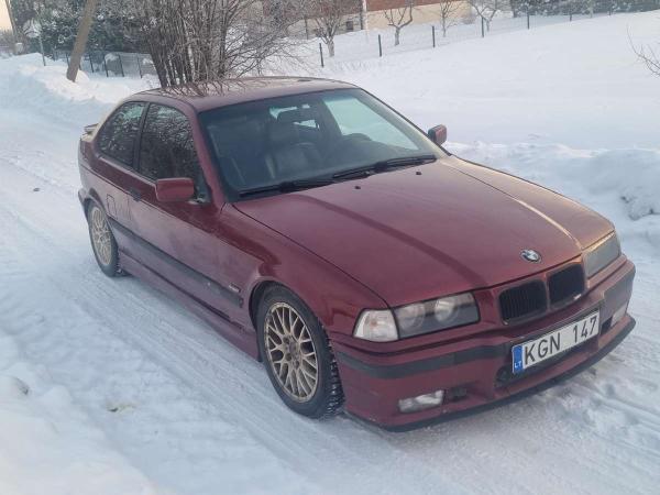 Red BMW 318 1996 in Kretinga, with an engine capacity of 1.80 L and mileage of 220 thousand km for 1650 €, photo 3 on AUTOMOTO.COM.LV