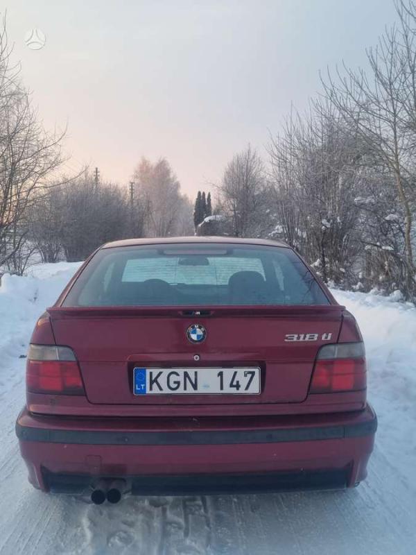 Red BMW 318 1996 in Kretinga, with an engine capacity of 1.80 L and mileage of 220 thousand km for 1650 €, photo 9 on AUTOMOTO.COM.LV