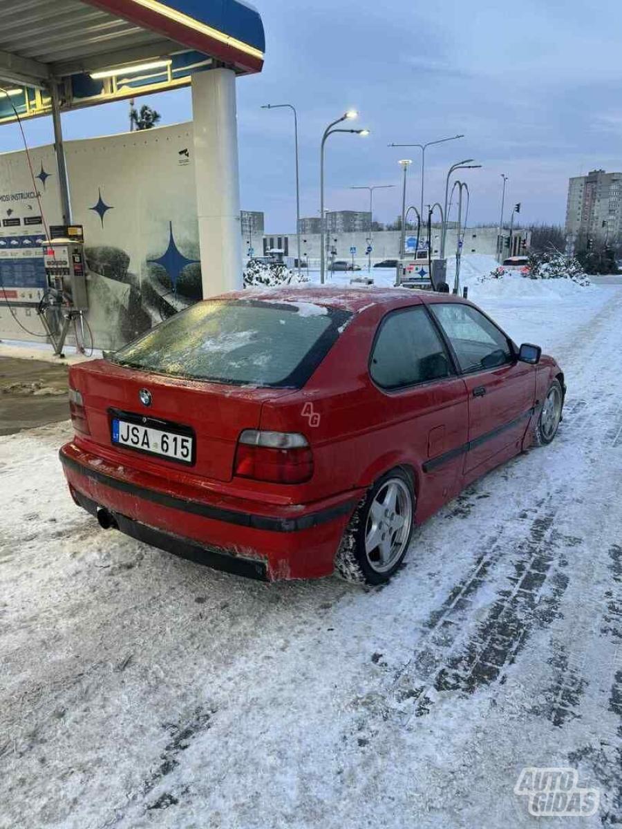 Sarkans BMW 318 1998 Viļņa, ar dzinēja tilpumu 1.80 L un nobraukumu 230 tūkst. km par 1550 €, foto 4 vietnē AUTOMOTO.COM.LV