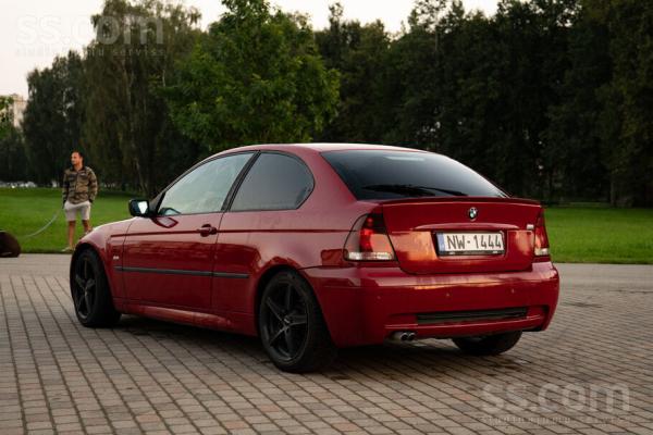 Red BMW 318 2003 in Riga, with an engine capacity of 2.50 L and mileage of 253 thousand km for 3000 €, photo 3 on AUTOMOTO.COM.LV