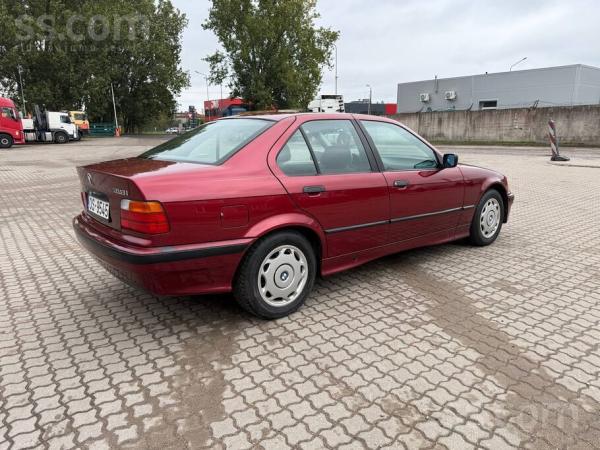 Красный БМВ 318 1991 в Рига, объемом двигателя 1.80 л и пробегом 345 тыс. км за 2599 €, фото 7 на AUTOMOTO.COM.LV