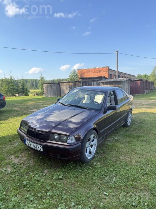 Sarkans BMW 318 1993 Rēzekne, ar dzinēja tilpumu 1.80 L un nobraukumu 335 tūkst. km par 2600 €, foto 1 vietnē AUTOMOTO.COM.LV