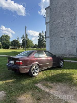Red BMW 318 1993 in Rezekne, with an engine capacity of 1.80 L and mileage of 335 thousand km for 2600 €, photo 4 on AUTOMOTO.COM.LV