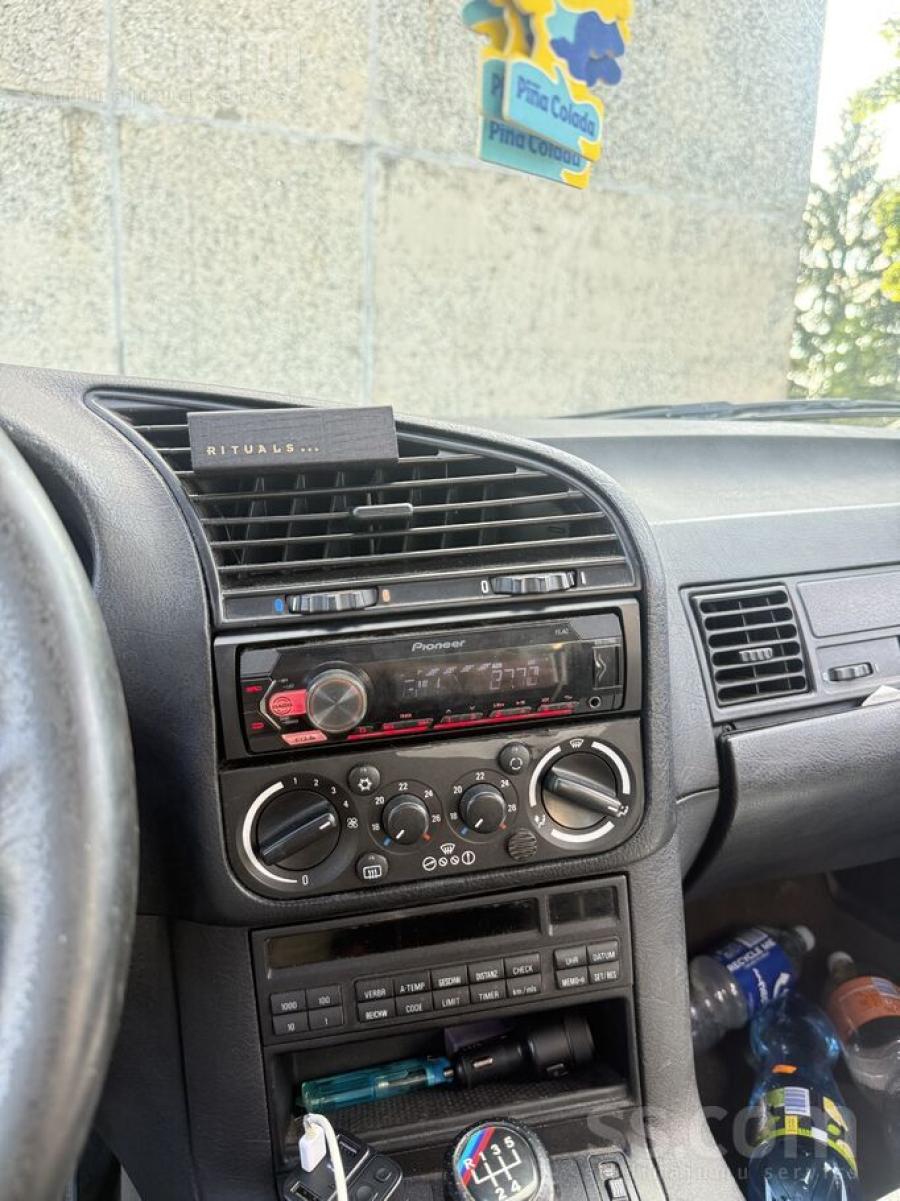 Red BMW 318 1993 in Rezekne, with an engine capacity of 1.80 L and mileage of 335 thousand km for 2600 €, photo 8 on AUTOMOTO.COM.LV