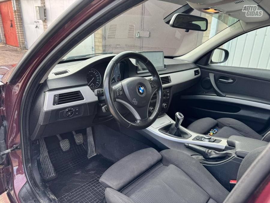 Sarkans BMW 318 2009 Alīta, ar dzinēja tilpumu 2.00 L un nobraukumu 260 tūkst. km par 1700 €, foto 4 vietnē AUTOMOTO.COM.LV
