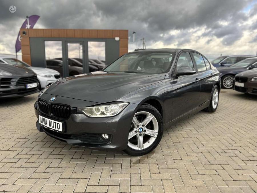 Red BMW 318 2014 in Kaunas, with an engine capacity of 2.00 L and mileage of 234 thousand km for 9550 €, photo 1 on AUTOMOTO.COM.LV