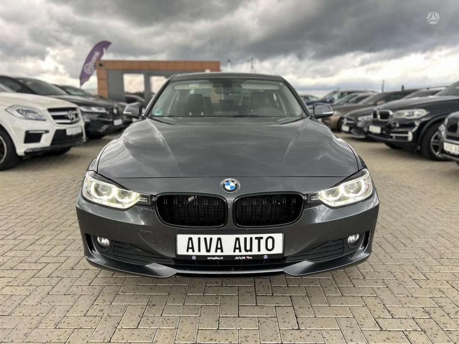 Red BMW 318 2014 in Kaunas, with an engine capacity of 2.00 L and mileage of 234 thousand km for 9550 €, photo 4 on AUTOMOTO.COM.LV