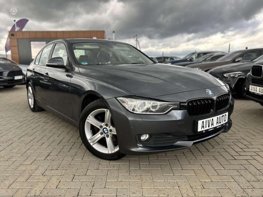 Red BMW 318 2014 in Kaunas, with an engine capacity of 2.00 L and mileage of 234 thousand km for 9550 €, photo 6 on AUTOMOTO.COM.LV