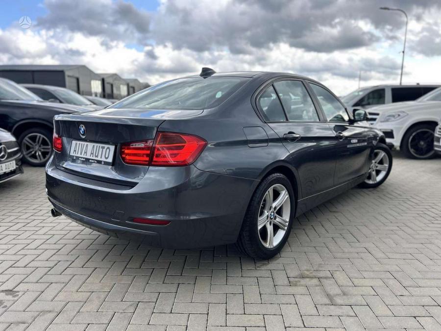 Red BMW 318 2014 in Kaunas, with an engine capacity of 2.00 L and mileage of 234 thousand km for 9550 €, photo 9 on AUTOMOTO.COM.LV