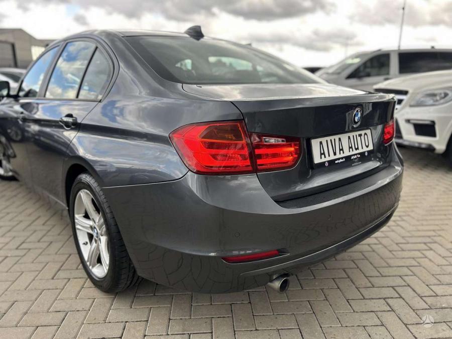 Red BMW 318 2014 in Kaunas, with an engine capacity of 2.00 L and mileage of 234 thousand km for 9550 €, photo 12 on AUTOMOTO.COM.LV
