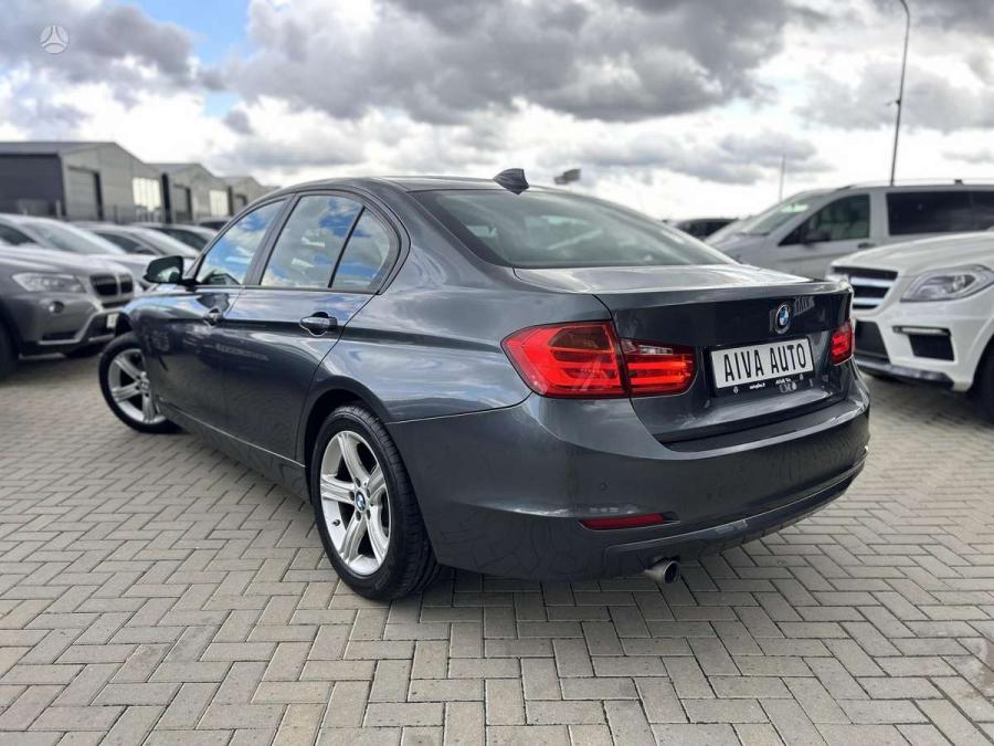 Red BMW 318 2014 in Kaunas, with an engine capacity of 2.00 L and mileage of 234 thousand km for 9550 €, photo 14 on AUTOMOTO.COM.LV