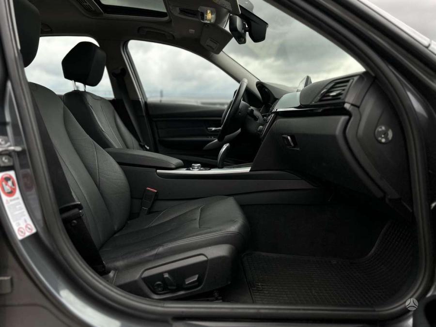 Red BMW 318 2014 in Kaunas, with an engine capacity of 2.00 L and mileage of 234 thousand km for 9550 €, photo 31 on AUTOMOTO.COM.LV