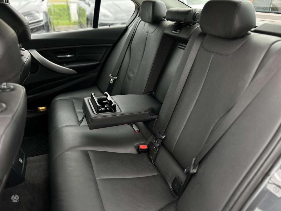 Red BMW 318 2014 in Kaunas, with an engine capacity of 2.00 L and mileage of 234 thousand km for 9550 €, photo 39 on AUTOMOTO.COM.LV