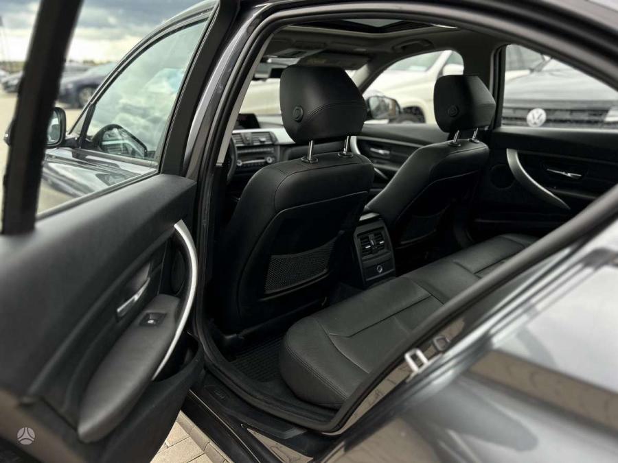 Red BMW 318 2014 in Kaunas, with an engine capacity of 2.00 L and mileage of 234 thousand km for 9550 €, photo 40 on AUTOMOTO.COM.LV