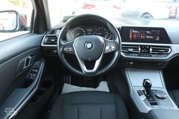 Sarkans BMW 318 2021 Kauņa, ar dzinēja tilpumu 2.00 L un nobraukumu 27 tūkst. km par 27529 €, foto 2 vietnē AUTOMOTO.COM.LV