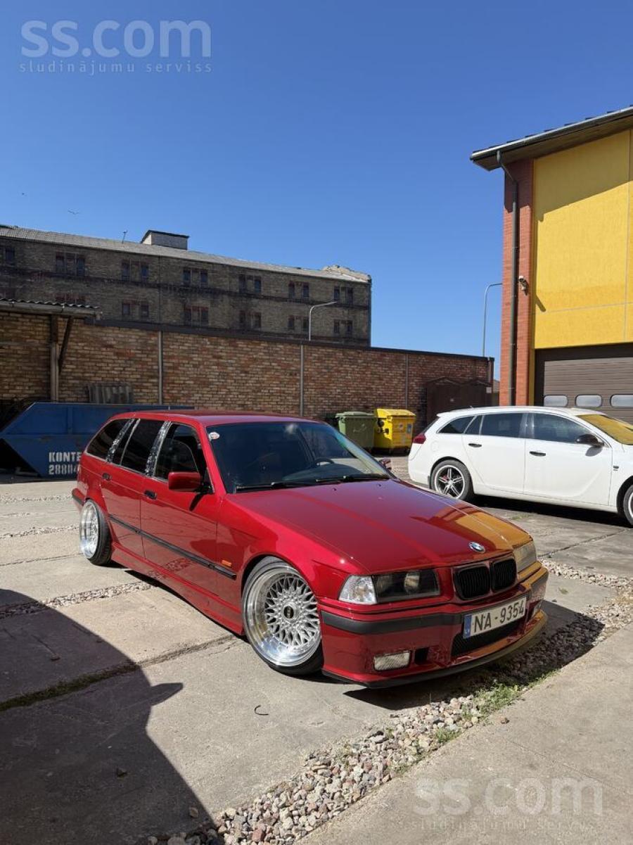Red BMW 318 1997 in Liepaja, with an engine capacity of 1.80 L and mileage of 333 thousand km for 4400 €, photo 1 on AUTOMOTO.COM.LV