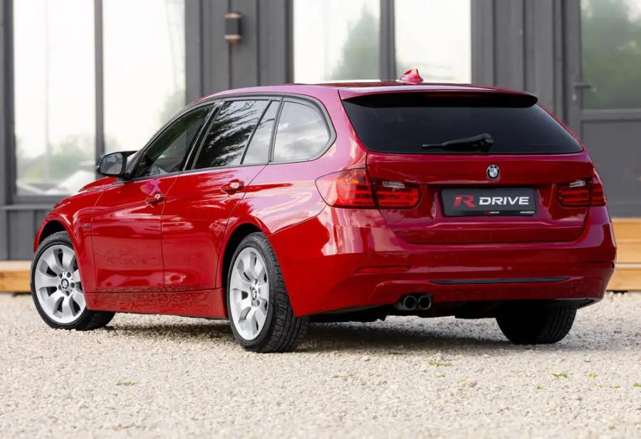 Red BMW 318 2012 in Jelgava, with an engine capacity of 2.00 L and mileage of 310 thousand km for 7500 €, photo 6 on AUTOMOTO.COM.LV