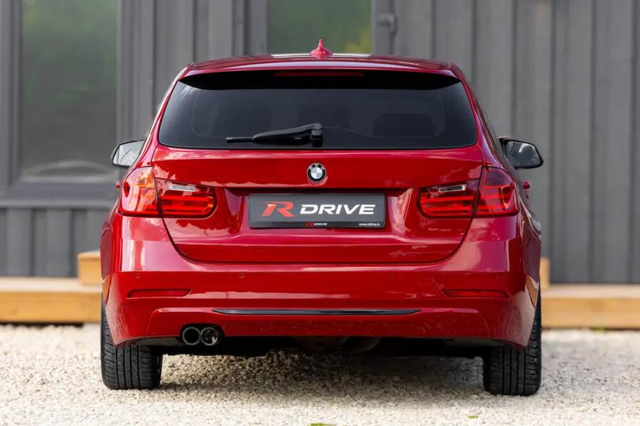 Red BMW 318 2012 in Jelgava, with an engine capacity of 2.00 L and mileage of 310 thousand km for 7500 €, photo 7 on AUTOMOTO.COM.LV
