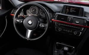 Red BMW 318 2012 in Jelgava, with an engine capacity of 2.00 L and mileage of 310 thousand km for 7500 €, photo 10 on AUTOMOTO.COM.LV