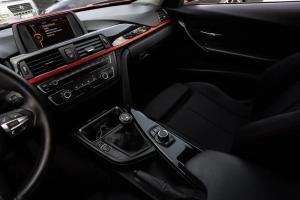 Red BMW 318 2012 in Jelgava, with an engine capacity of 2.00 L and mileage of 310 thousand km for 7500 €, photo 13 on AUTOMOTO.COM.LV