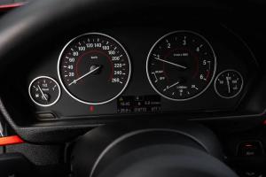 Red BMW 318 2012 in Jelgava, with an engine capacity of 2.00 L and mileage of 310 thousand km for 7500 €, photo 20 on AUTOMOTO.COM.LV