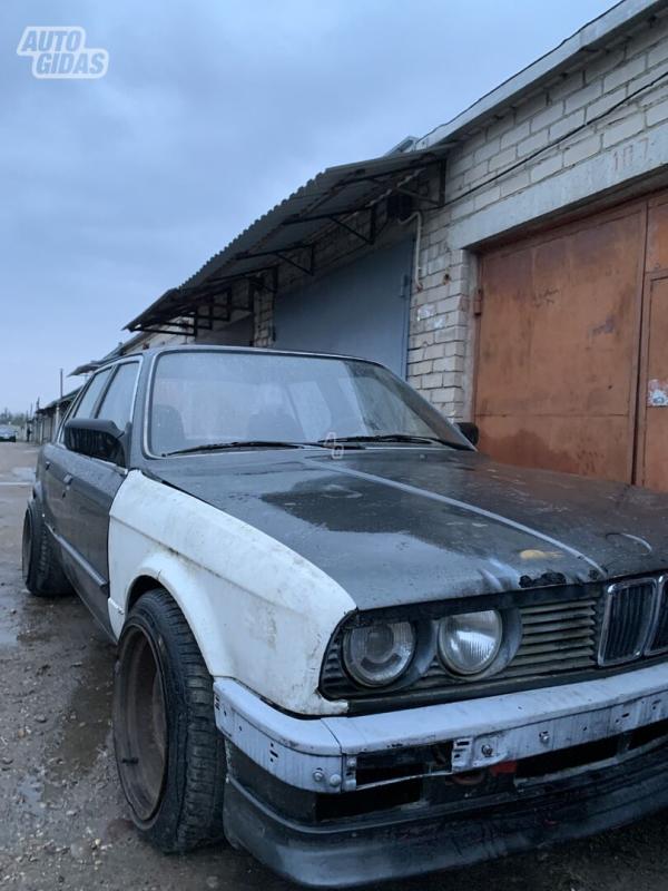 BMW 318 1987 Jonava, ar dzinēja tilpumu 2.80 L un nobraukumu 298 tūkst. km par 1800 €, foto 2 vietnē AUTOMOTO.COM.LV