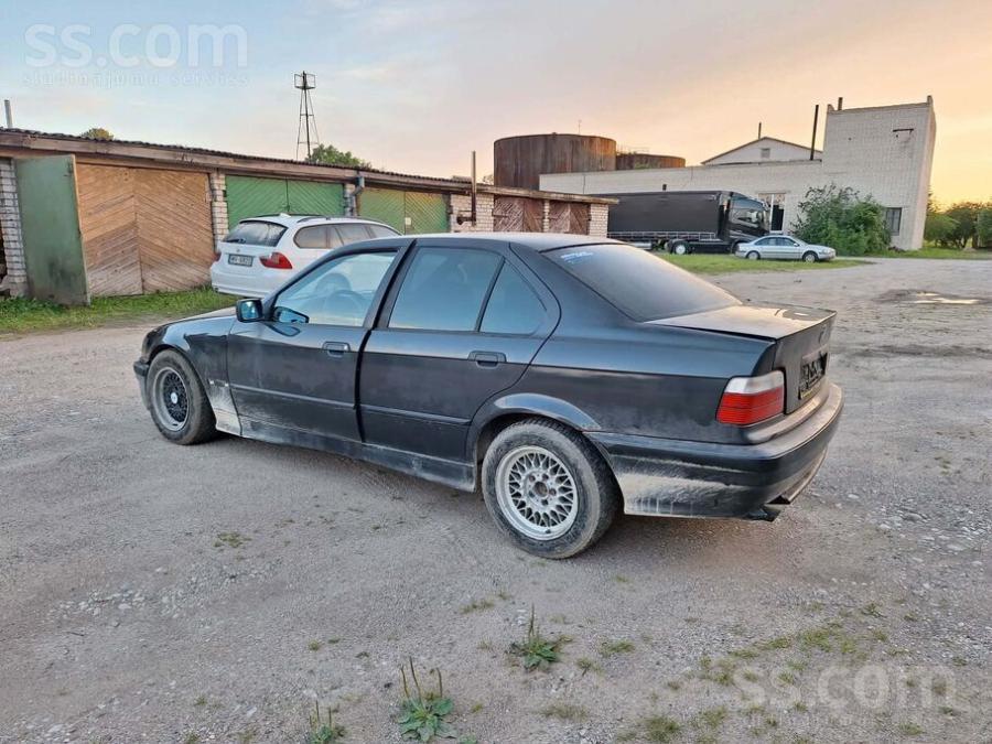 BMW 318 1992 Talsi, ar dzinēja tilpumu 2.00 L un nobraukumu 270 tūkst. km par 1350 €, foto 1 vietnē AUTOMOTO.COM.LV