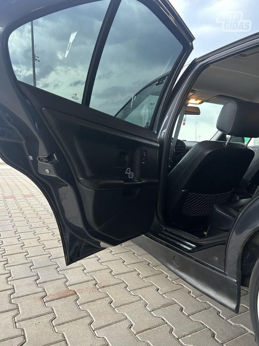 BMW 318 1997 in Vilnius, with an engine capacity of 1.80 L and mileage of 355 thousand km for 4100 €, photo 7 on AUTOMOTO.COM.LV