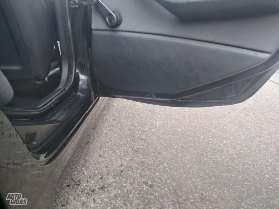 BMW 318 2004 Viļņa, ar dzinēja tilpumu 2.00 L un nobraukumu 243 tūkst. km par 2000 €, foto 10 vietnē AUTOMOTO.COM.LV