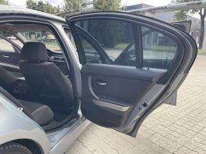 BMW 318 2006 Rīga, ar dzinēja tilpumu 1.80 L un nobraukumu 275 tūkst. km par 3600 €, foto 16 vietnē AUTOMOTO.COM.LV