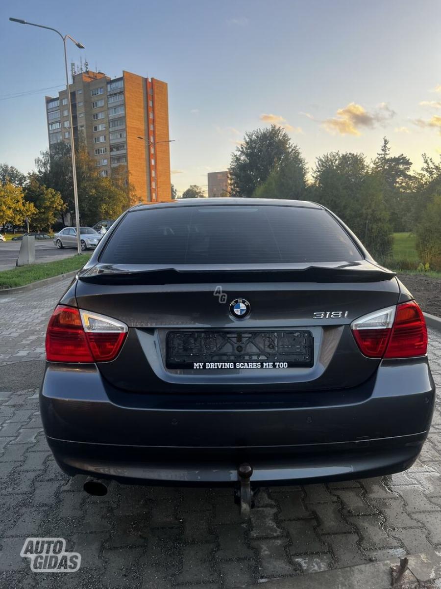 BMW 318 2006 in Kaunas, with an engine capacity of 2.00 L and mileage of 206 thousand km for 1300 €, photo 6 on AUTOMOTO.COM.LV