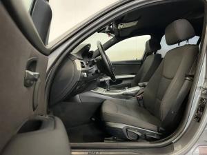BMW 318 2009 Jūrmala, ar dzinēja tilpumu 2.00 L un nobraukumu 30 tūkst. km par 5950 €, foto 24 vietnē AUTOMOTO.COM.LV