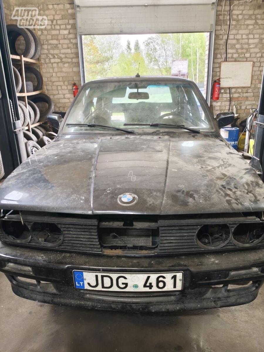 BMW 318 1989 in Klaipeda, with an engine capacity of 1.80 L and mileage of 300 thousand km for 2700 €, photo 1 on AUTOMOTO.COM.LV