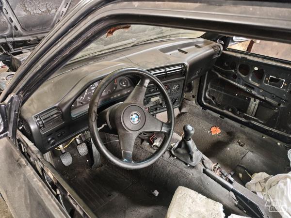 BMW 318 1989 in Klaipeda, with an engine capacity of 1.80 L and mileage of 300 thousand km for 2700 €, photo 2 on AUTOMOTO.COM.LV