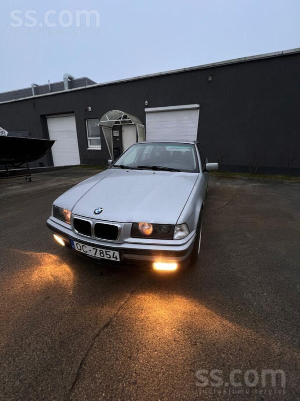 BMW 318 1997 Rīga, ar dzinēja tilpumu 1.80 L un nobraukumu 0 tūkst. km par 2999 €, foto 5 vietnē AUTOMOTO.COM.LV