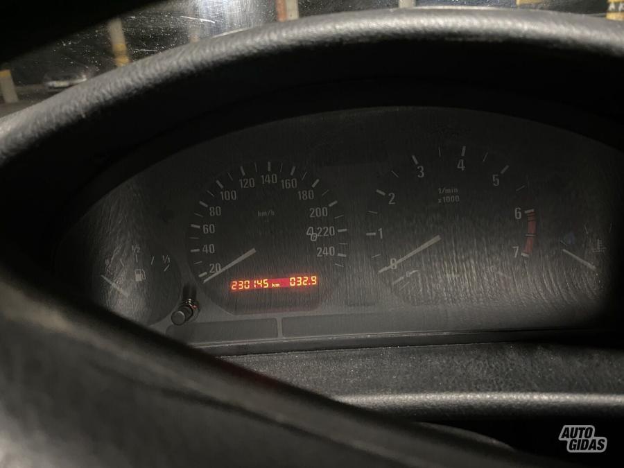 BMW 318 1997 in Kaunas, with an engine capacity of 1.80 L and mileage of 230 thousand km for 1500 €, photo 9 on AUTOMOTO.COM.LV