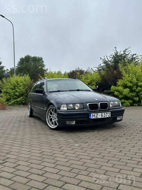 BMW 318 1999 Rīga, ar dzinēja tilpumu 2.50 L un nobraukumu 300 tūkst. km par 4500 €, foto 1 vietnē AUTOMOTO.COM.LV