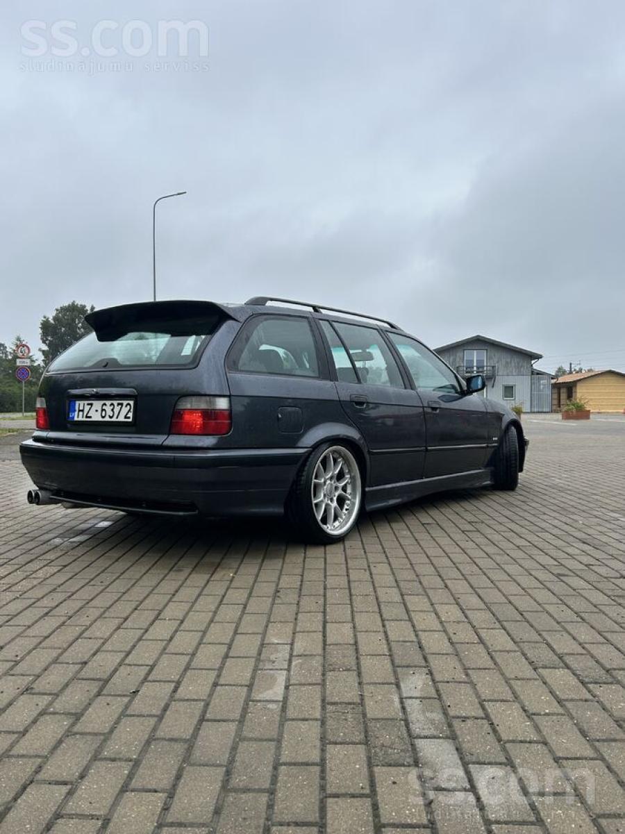 BMW 318 1999 Rīga, ar dzinēja tilpumu 2.50 L un nobraukumu 300 tūkst. km par 4500 €, foto 4 vietnē AUTOMOTO.COM.LV