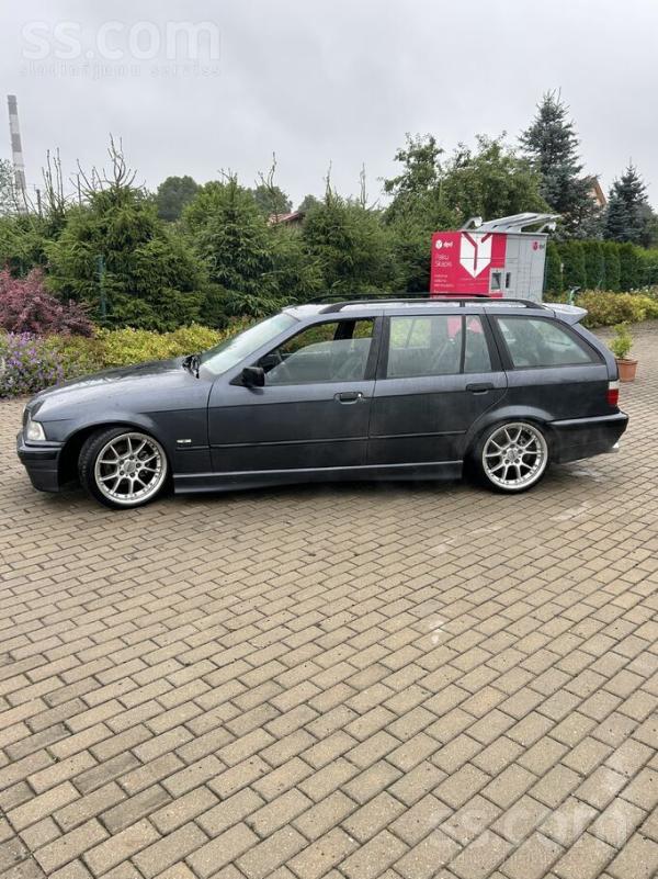 BMW 318 1999 Rīga, ar dzinēja tilpumu 2.50 L un nobraukumu 300 tūkst. km par 4500 €, foto 6 vietnē AUTOMOTO.COM.LV
