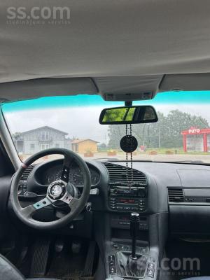 BMW 318 1999 Rīga, ar dzinēja tilpumu 2.50 L un nobraukumu 300 tūkst. km par 4500 €, foto 8 vietnē AUTOMOTO.COM.LV