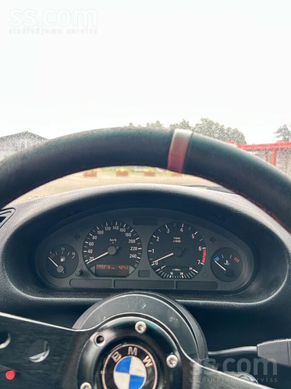 BMW 318 1999 Rīga, ar dzinēja tilpumu 2.50 L un nobraukumu 300 tūkst. km par 4500 €, foto 10 vietnē AUTOMOTO.COM.LV