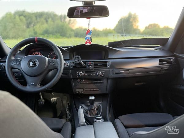 BMW 318 2009 in Klaipeda, with an engine capacity of 1.80 L and mileage of 319 thousand km for 6000 €, photo 8 on AUTOMOTO.COM.LV