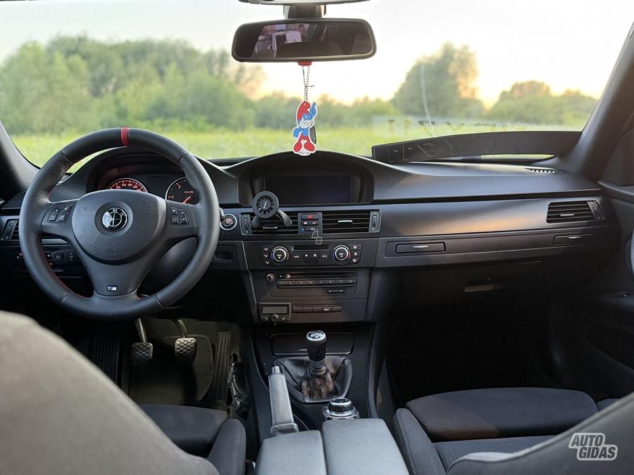 BMW 318 2009 in Klaipeda, with an engine capacity of 1.80 L and mileage of 319 thousand km for 6000 €, photo 9 on AUTOMOTO.COM.LV
