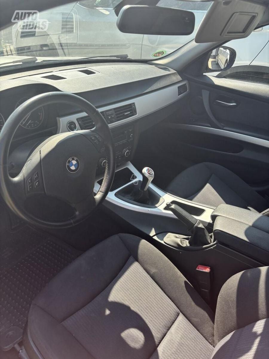 BMW 318 2010 in Klaipeda, with an engine capacity of 1.80 L and mileage of 352 thousand km for 2650 €, photo 17 on AUTOMOTO.COM.LV