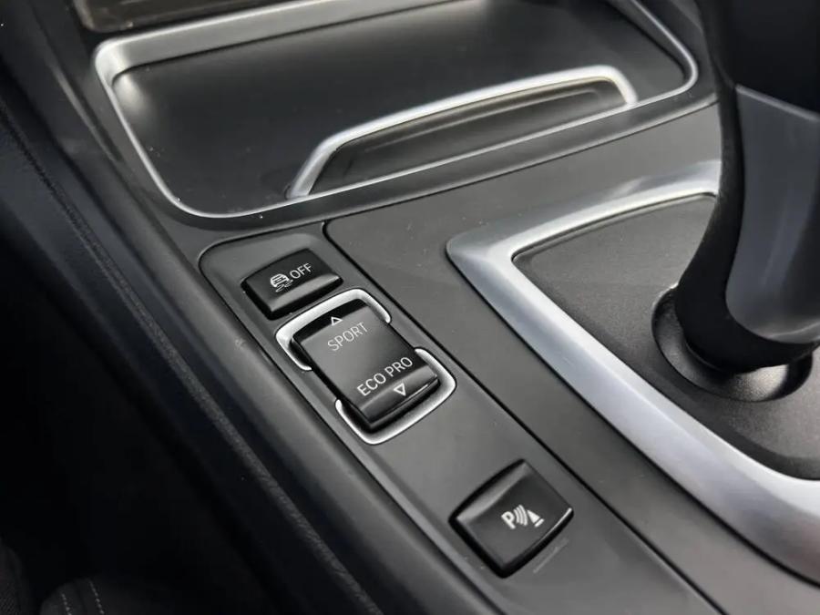 BMW 318 2019 in Riga, with an engine capacity of 1.50 L and mileage of 231 thousand km for 10550 €, photo 20 on AUTOMOTO.COM.LV