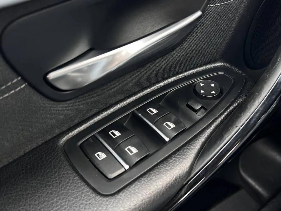 BMW 318 2019 in Riga, with an engine capacity of 1.50 L and mileage of 231 thousand km for 10550 €, photo 26 on AUTOMOTO.COM.LV